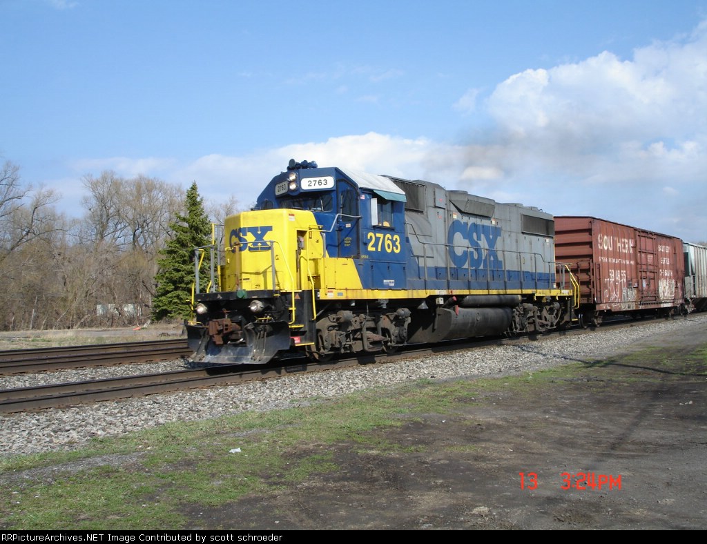 CSX 2763 (GP38-2) & SOU Boxcar #584855 WB on the Shore